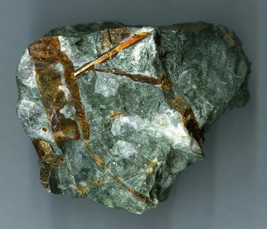 Mineralatlas Lexikon - Barium-Lamprophyllit (english Version)