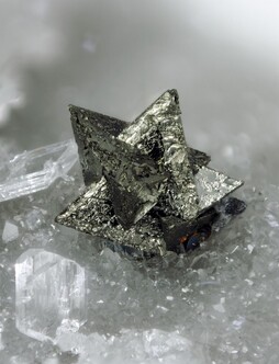 Mineralatlas Lexikon - Colusite (english Version)