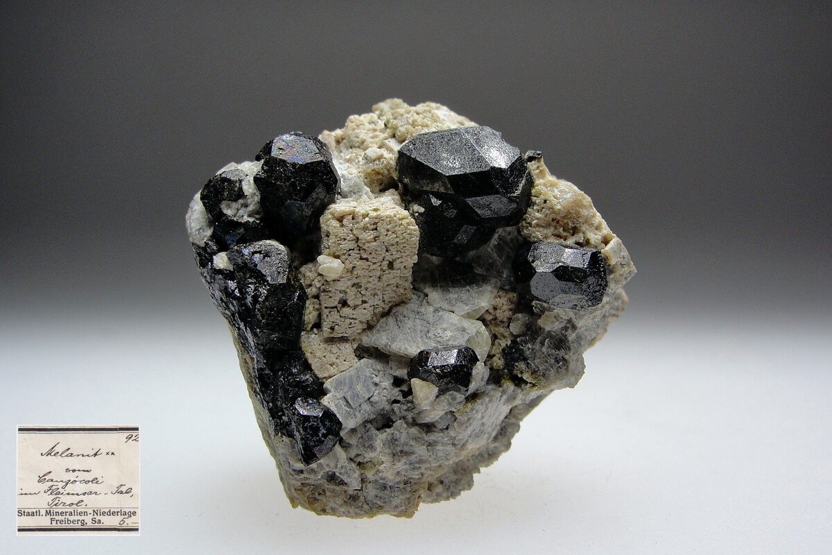 Mineralatlas Lexikon - Gehlenit (english Version)